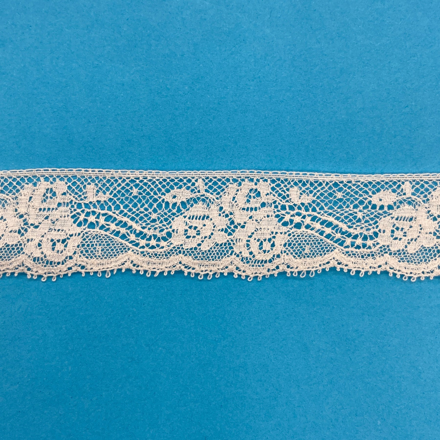 French Val Lace - Light Ecru - 39/833 – The Sewing House, Inc