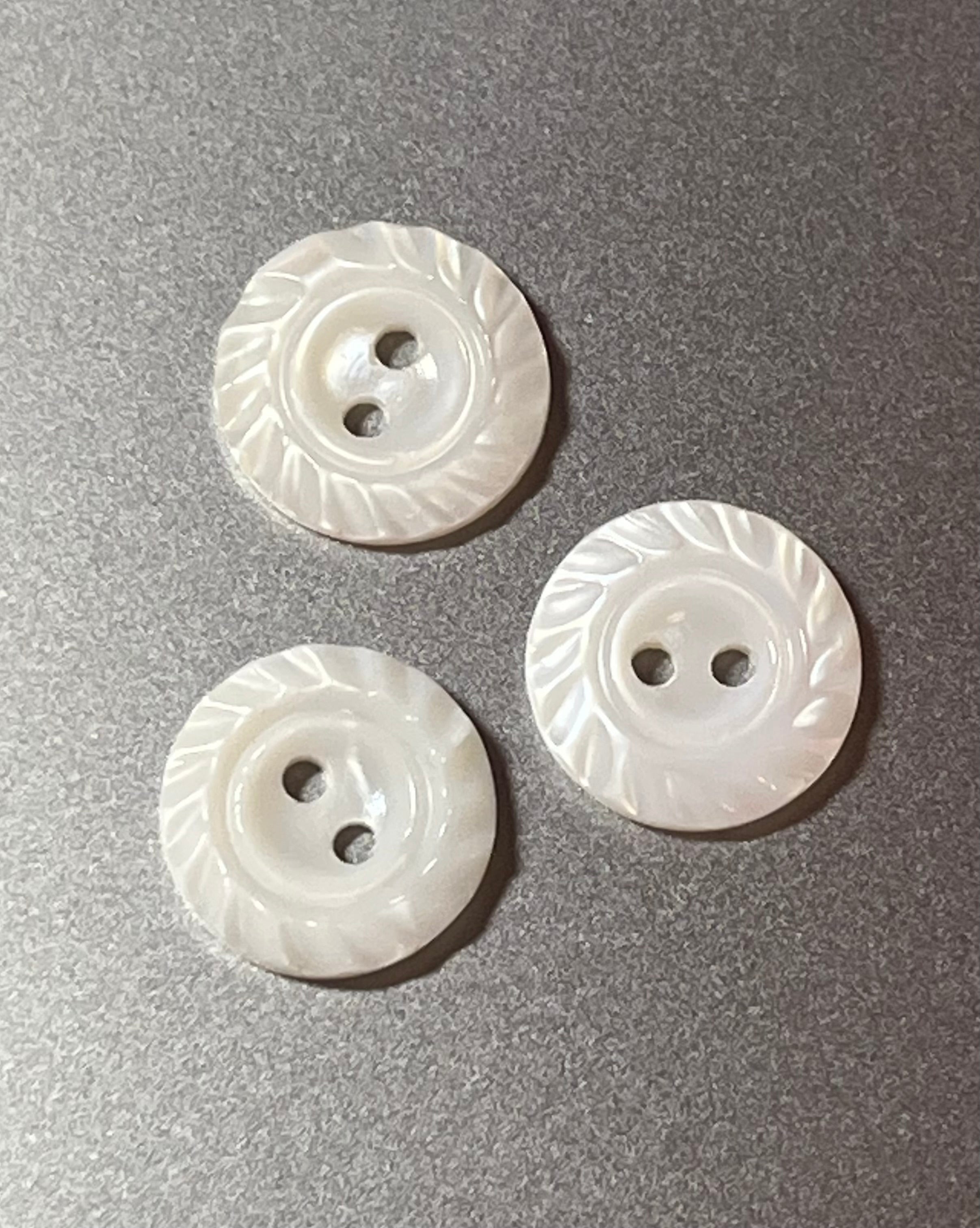 Fluted Edge Shell Button - 1/2" - Natural – The Sewing House, Inc